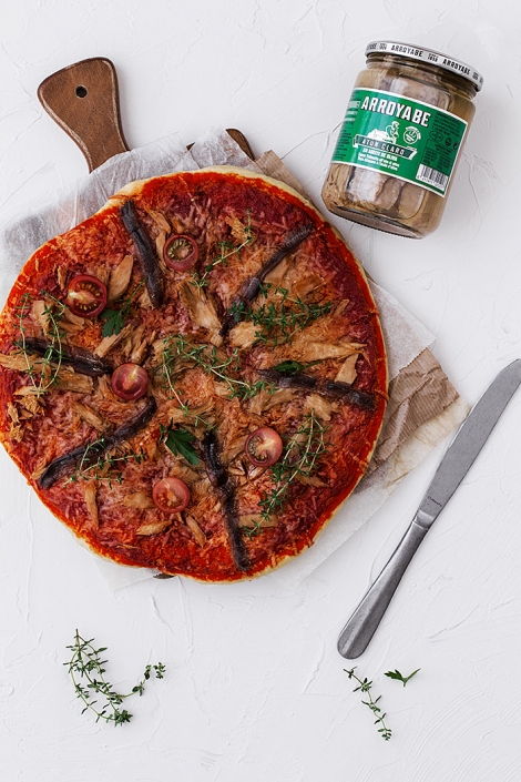 Pizza with anchovies and yellowfin tuna | Arroyabe